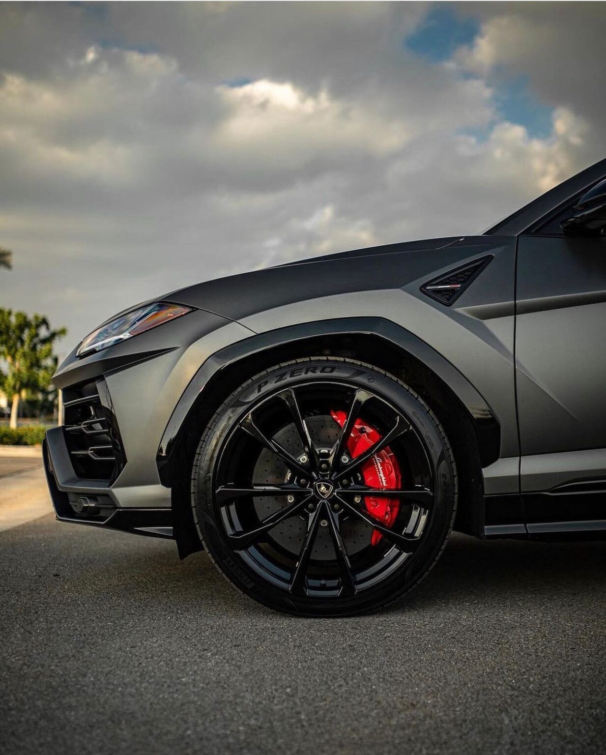 Lamborghini Urus - The Supercar in SUV Clothing!